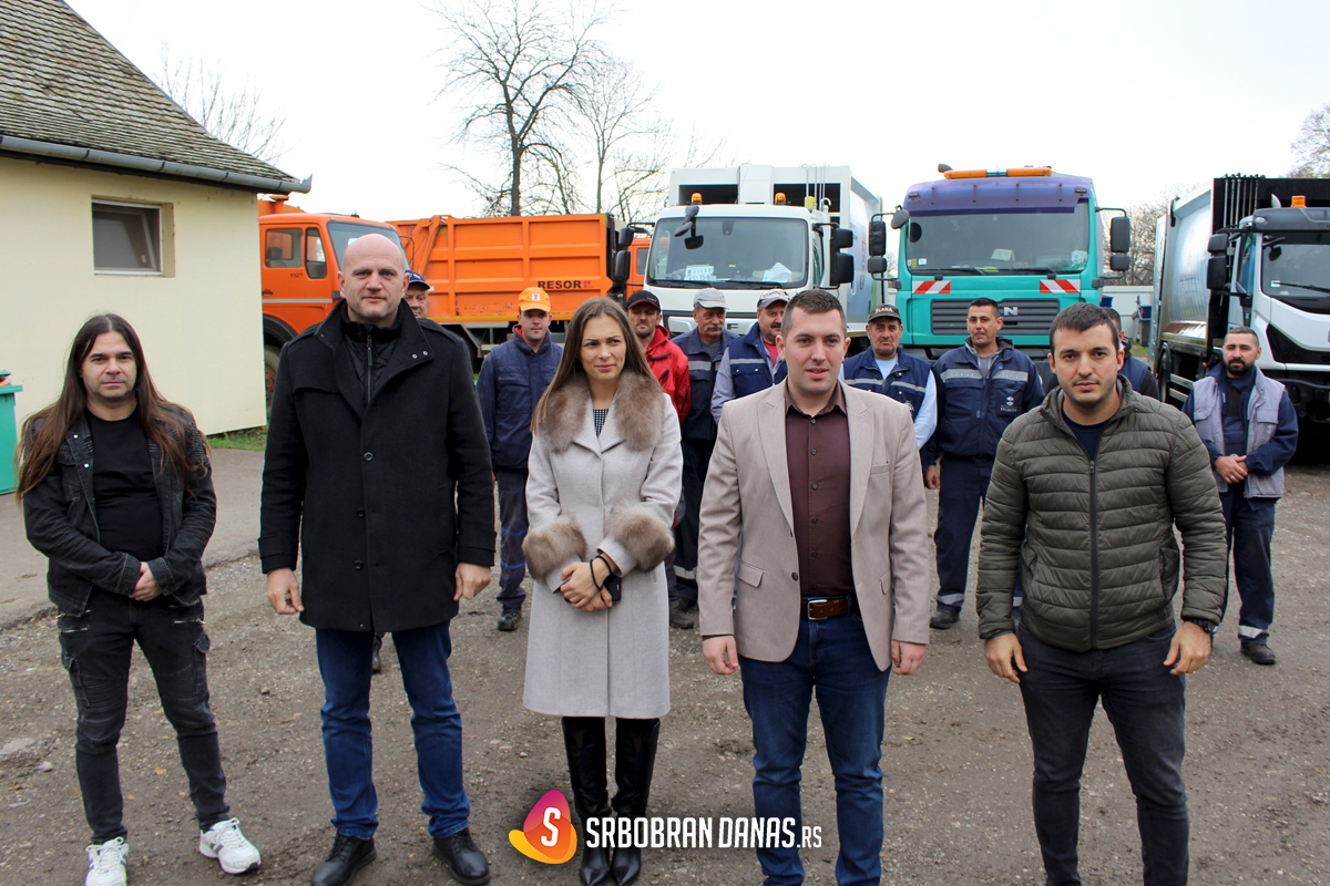 GRADITELJ dočekao rođendan sa novim vozilima - Srbobran Danas