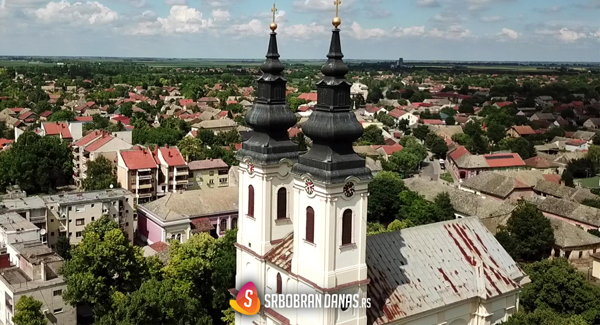 Ponos Srbobrana dobija bakarni krov - Srbobran Danas