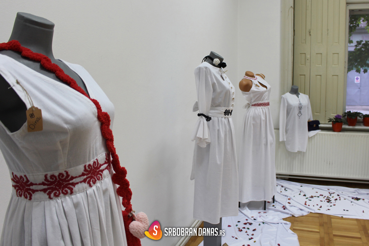 Otvorena prodajna izložba - Etno moda dostupna svima - Srbobran Danas